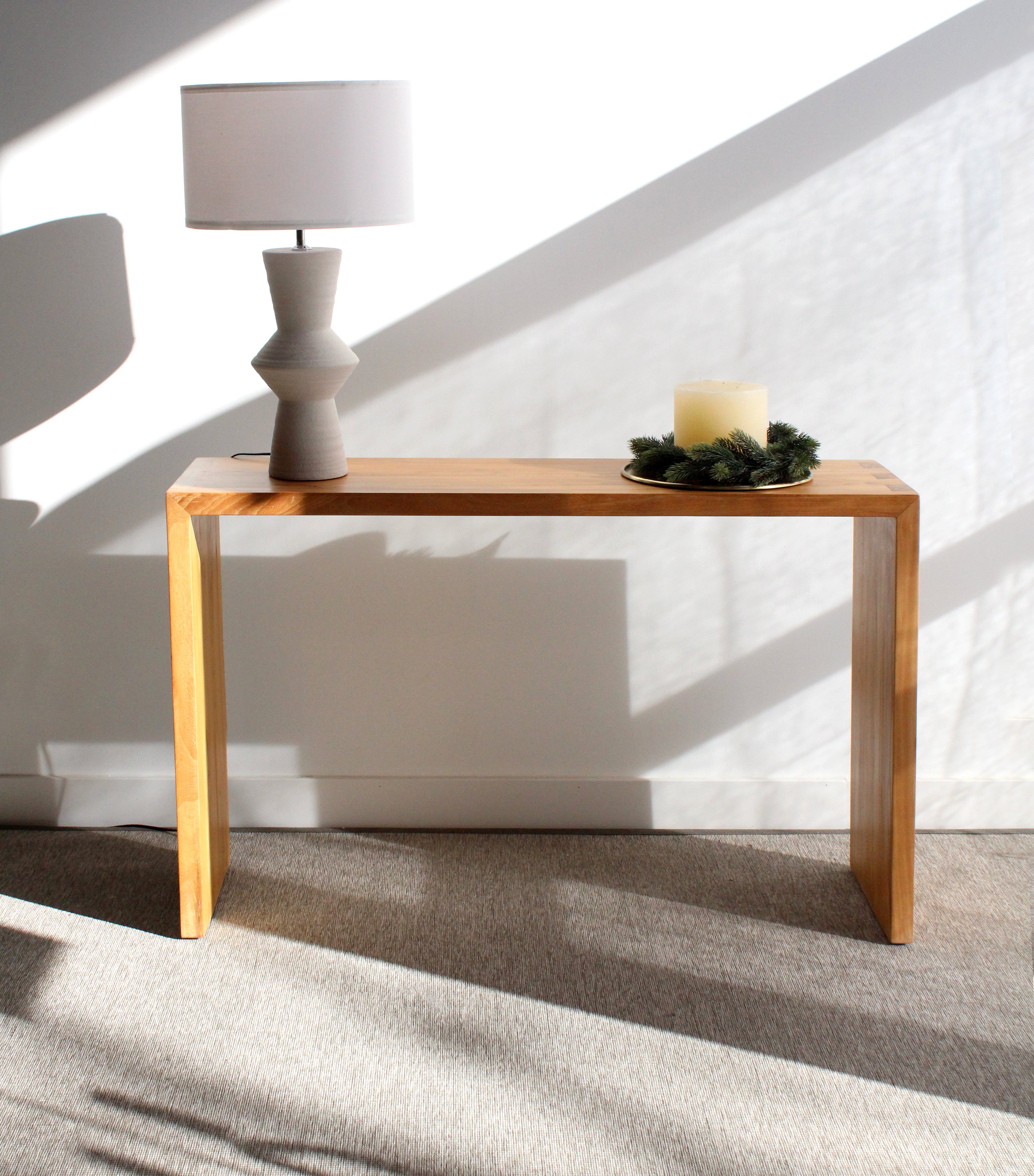 Consola Ginebra – Gloss & Raffles