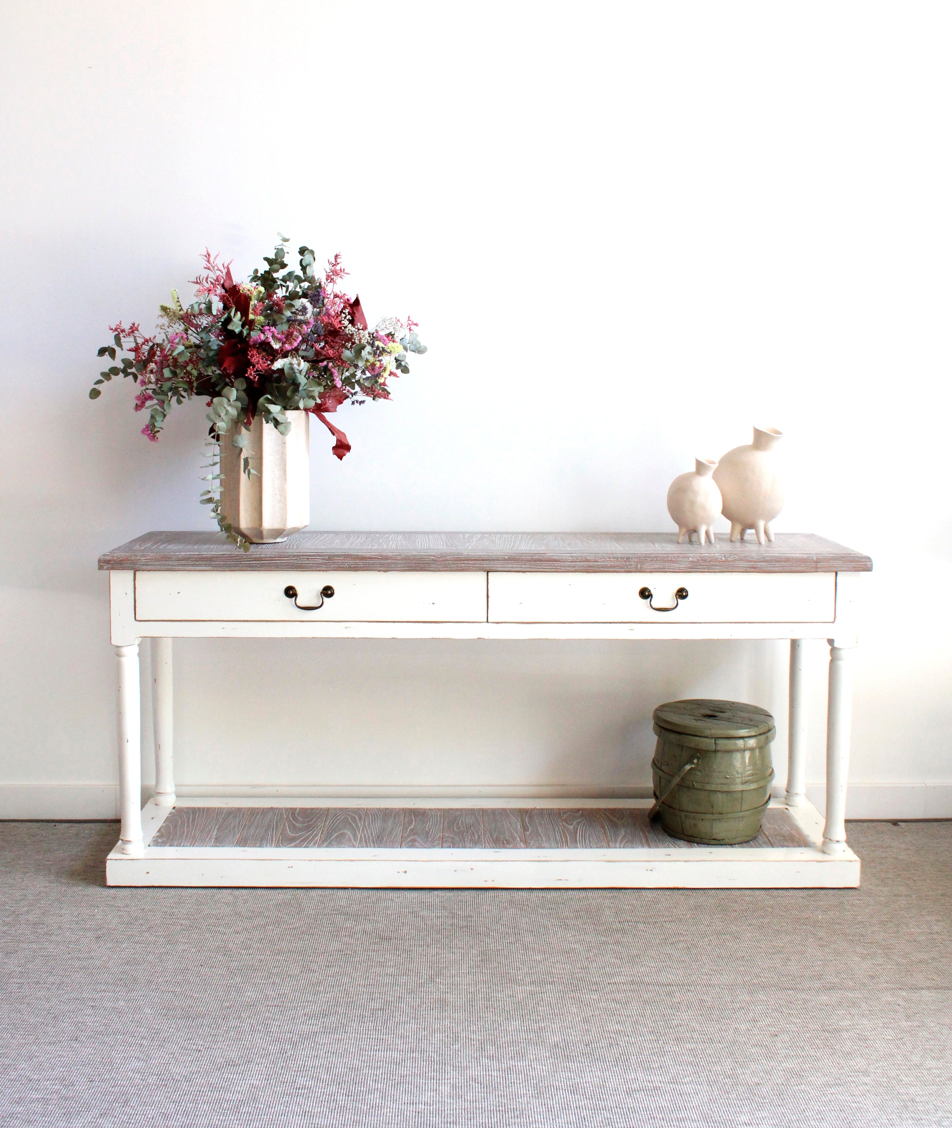 Consola Praga – Gloss & Raffles