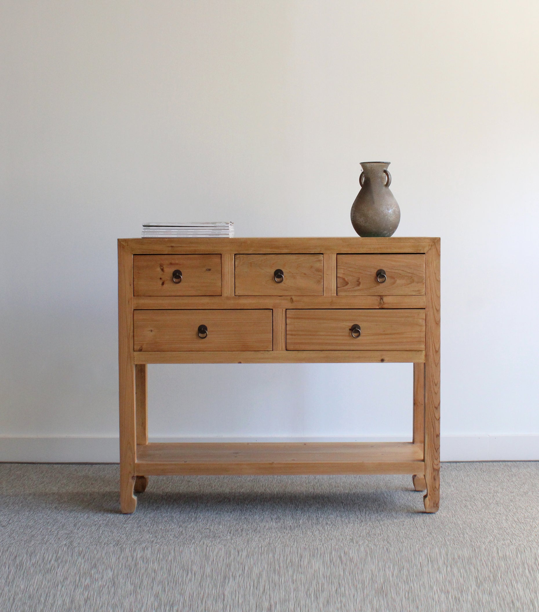 Consolas – Gloss & Raffles