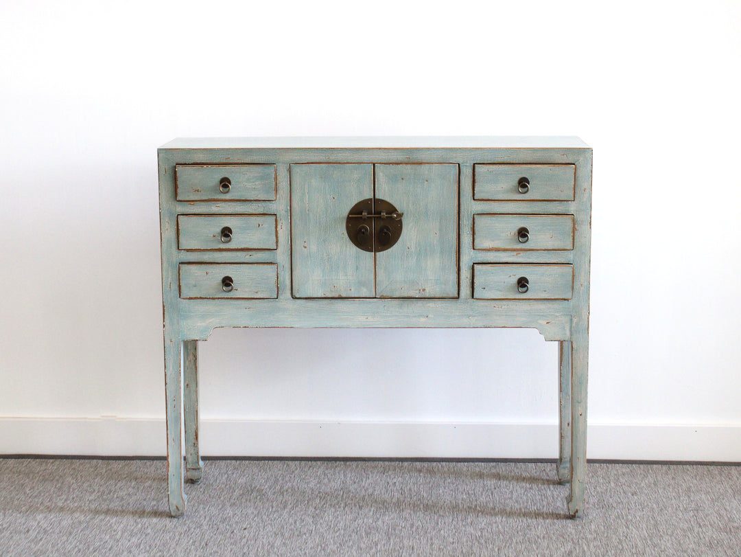 Consolas – Gloss & Raffles