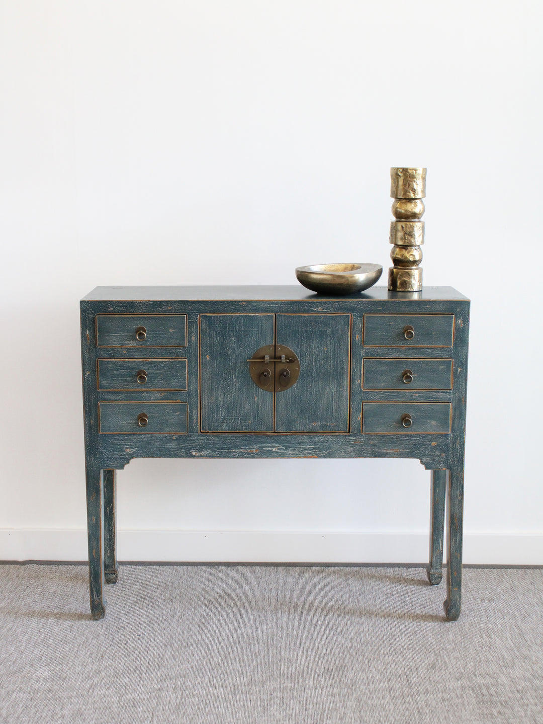 Consolas – Gloss & Raffles