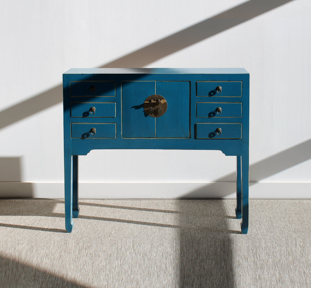 Consolas – Gloss & Raffles