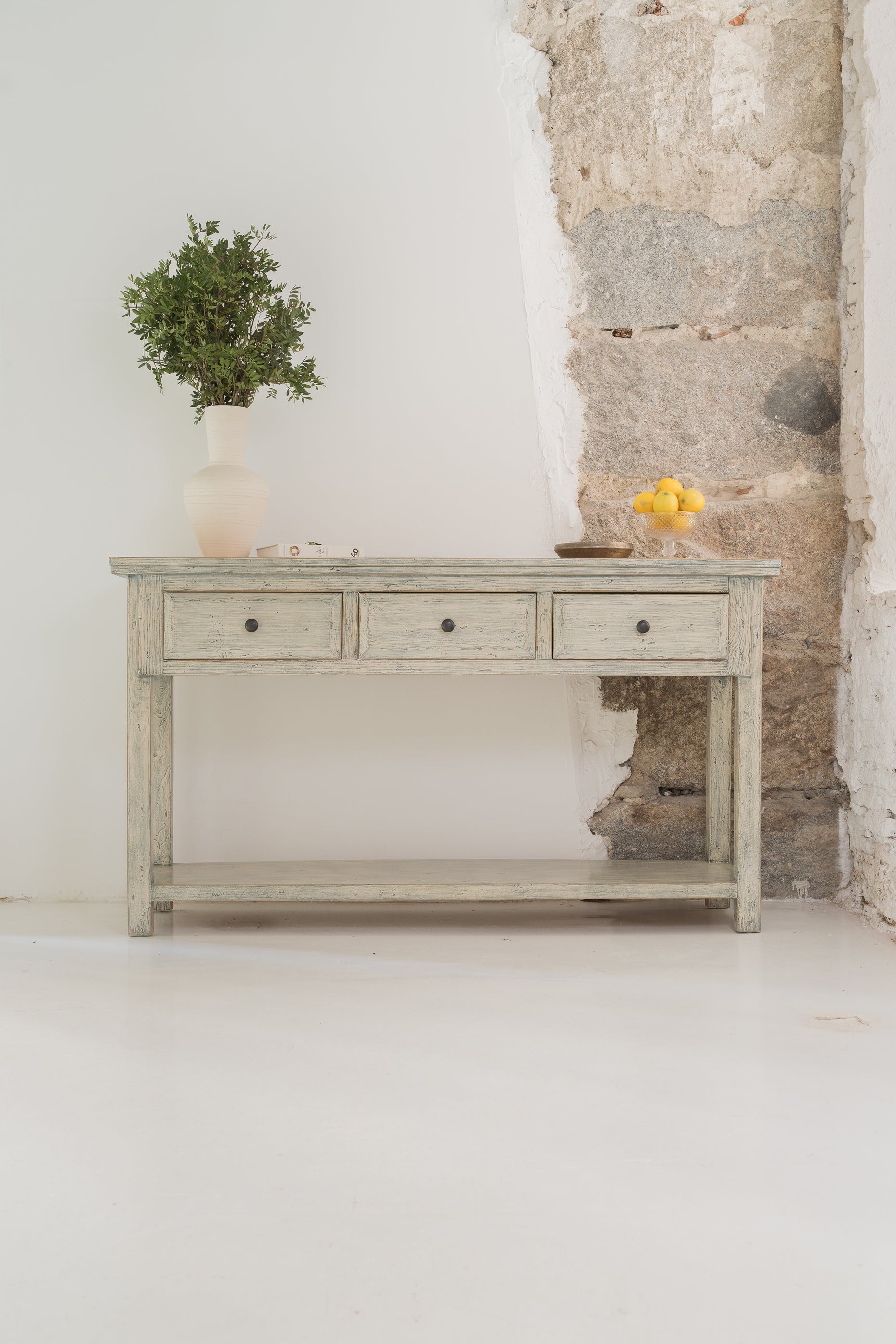 Consolas – Gloss & Raffles