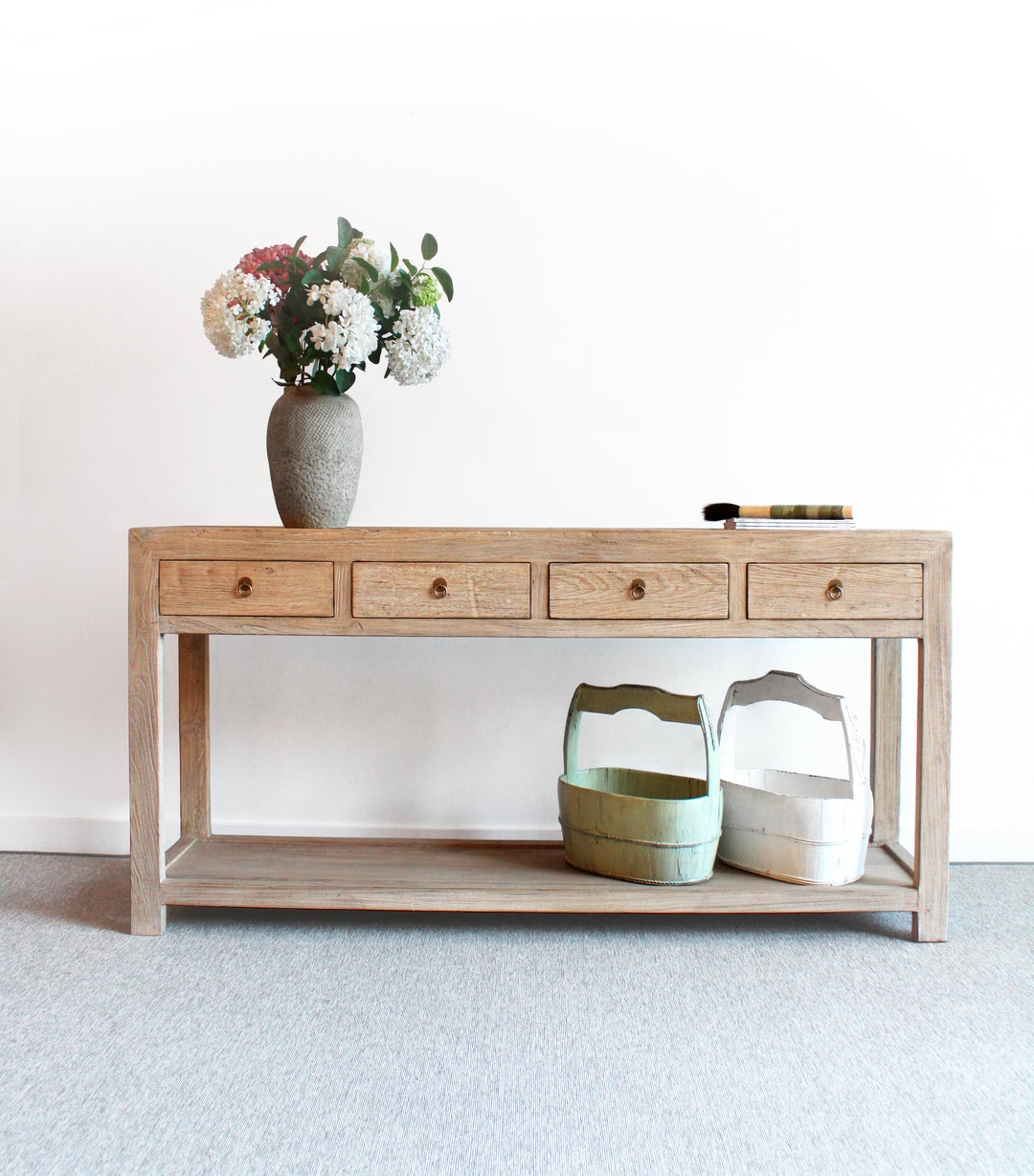 Consolas – Gloss & Raffles