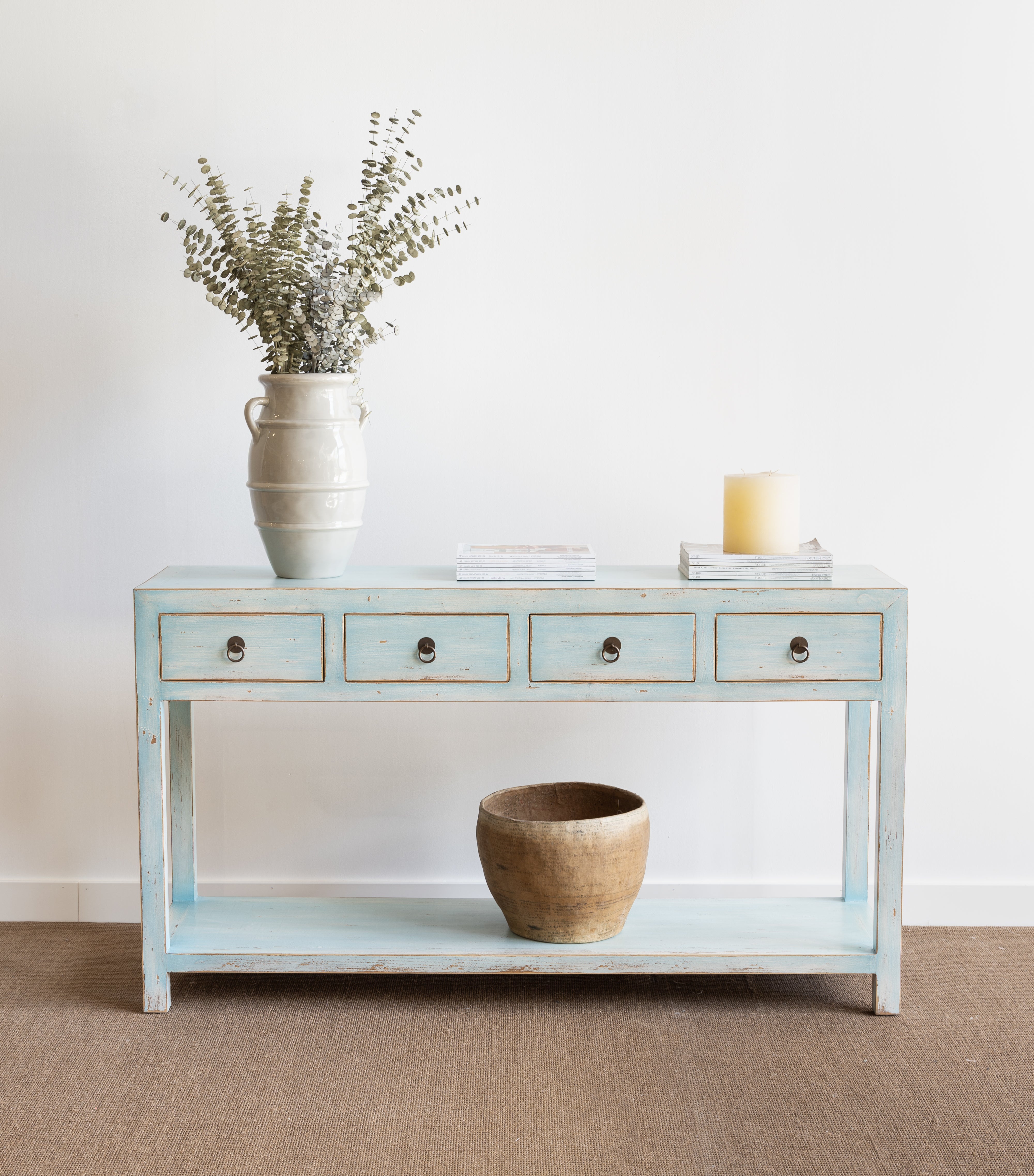 Consola Colonia – Gloss & Raffles