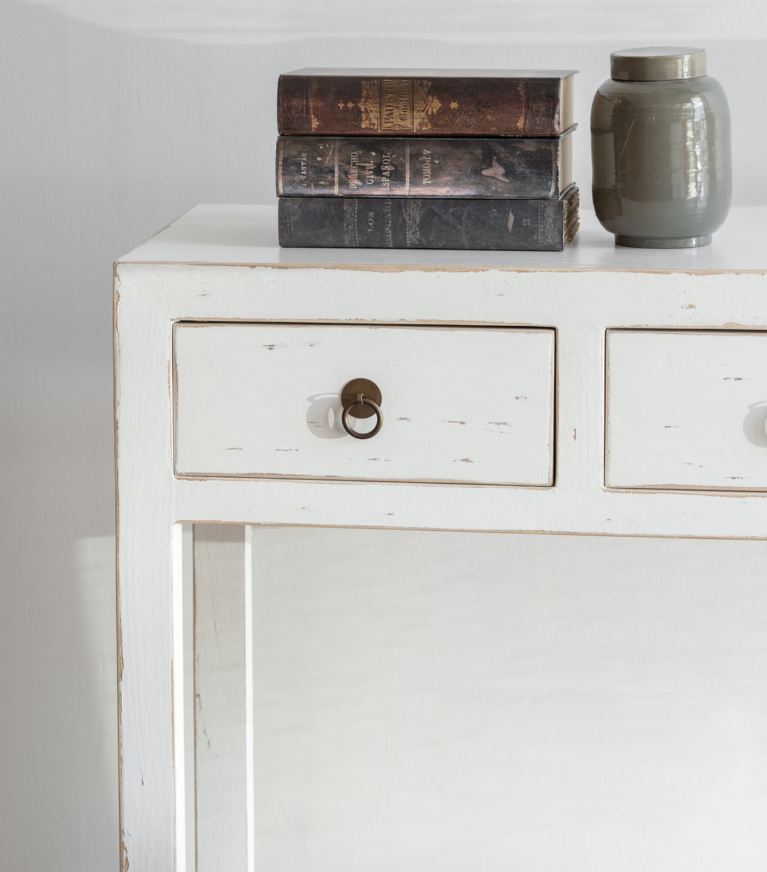 Consola Colonia – Gloss & Raffles